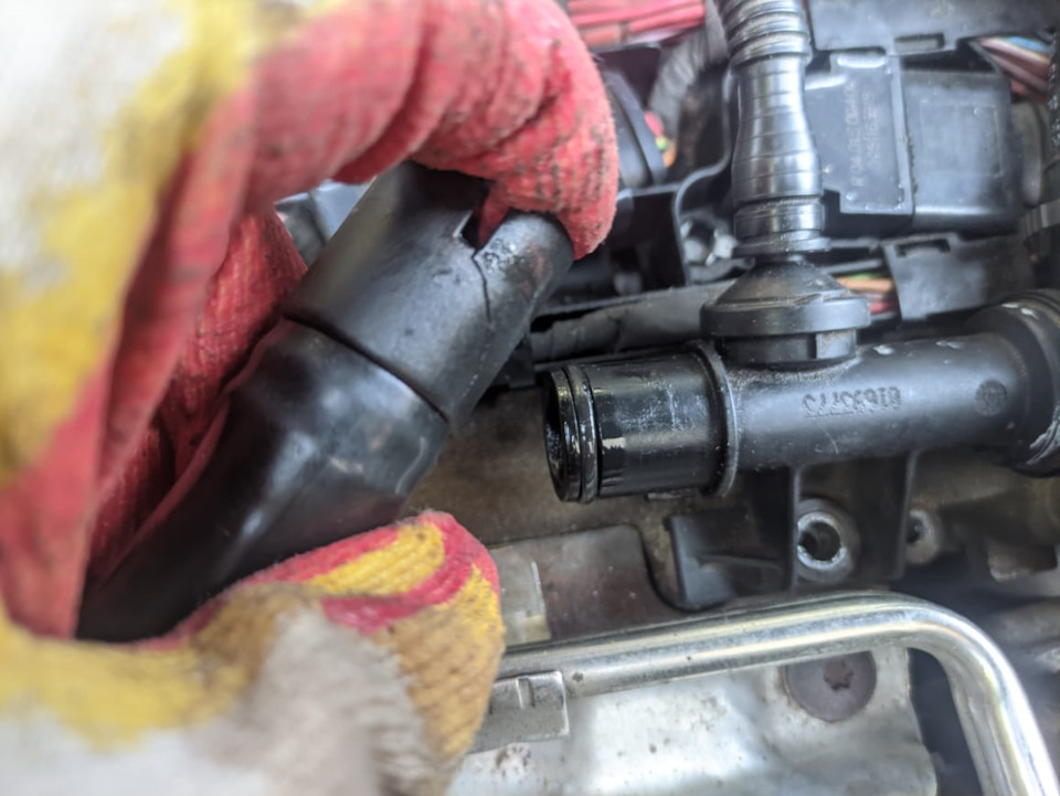 Трубка ВКГ 03C103493AM — Volkswagen Tiguan (1G), 1,4 л, 2013 года ...