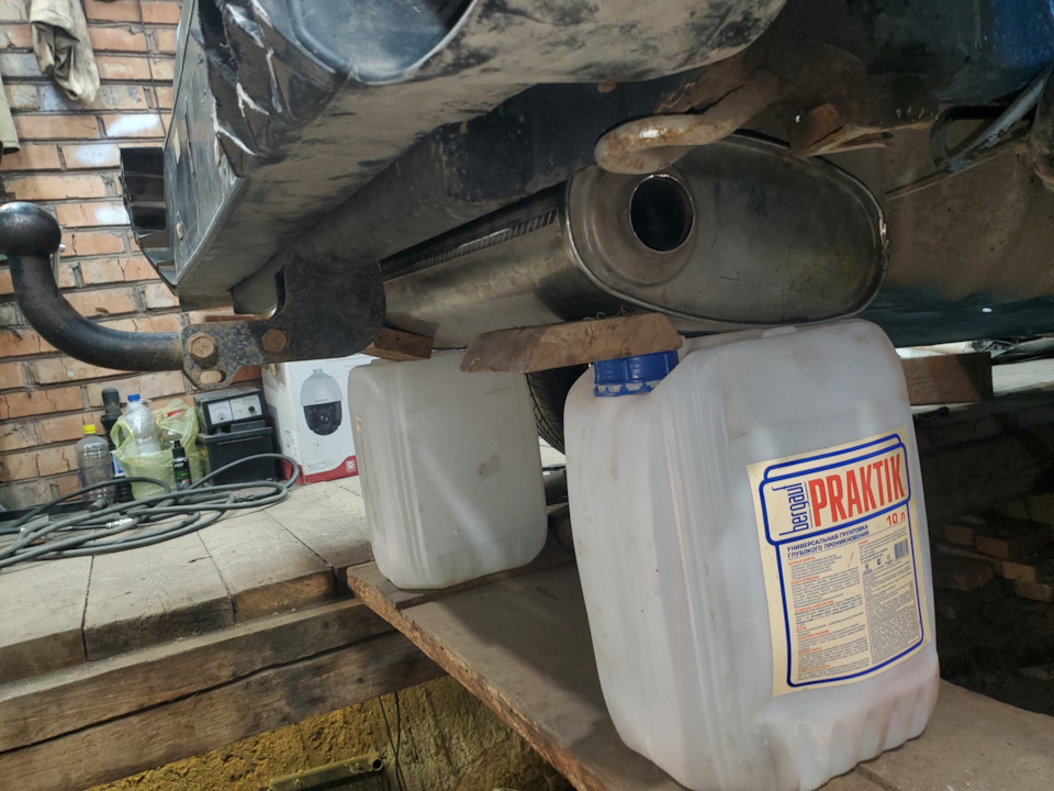 Фаркоп Босал и банка от Куги — Lada 2115, 1,5 л, 2006 года | своими ...