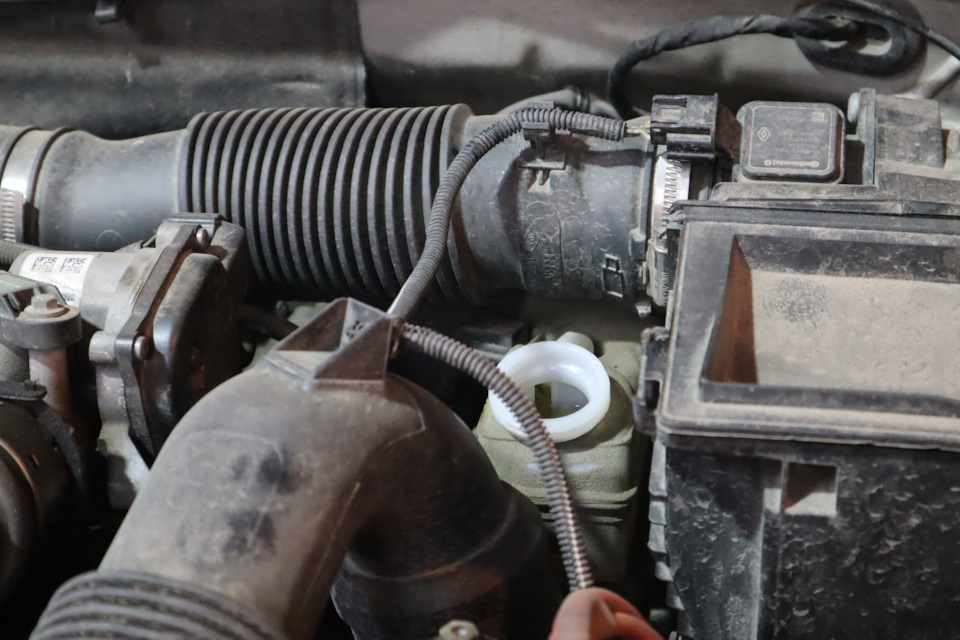 Замена задних колодок и тормозных цилиндров — Renault Duster (1G), 1,5 ...