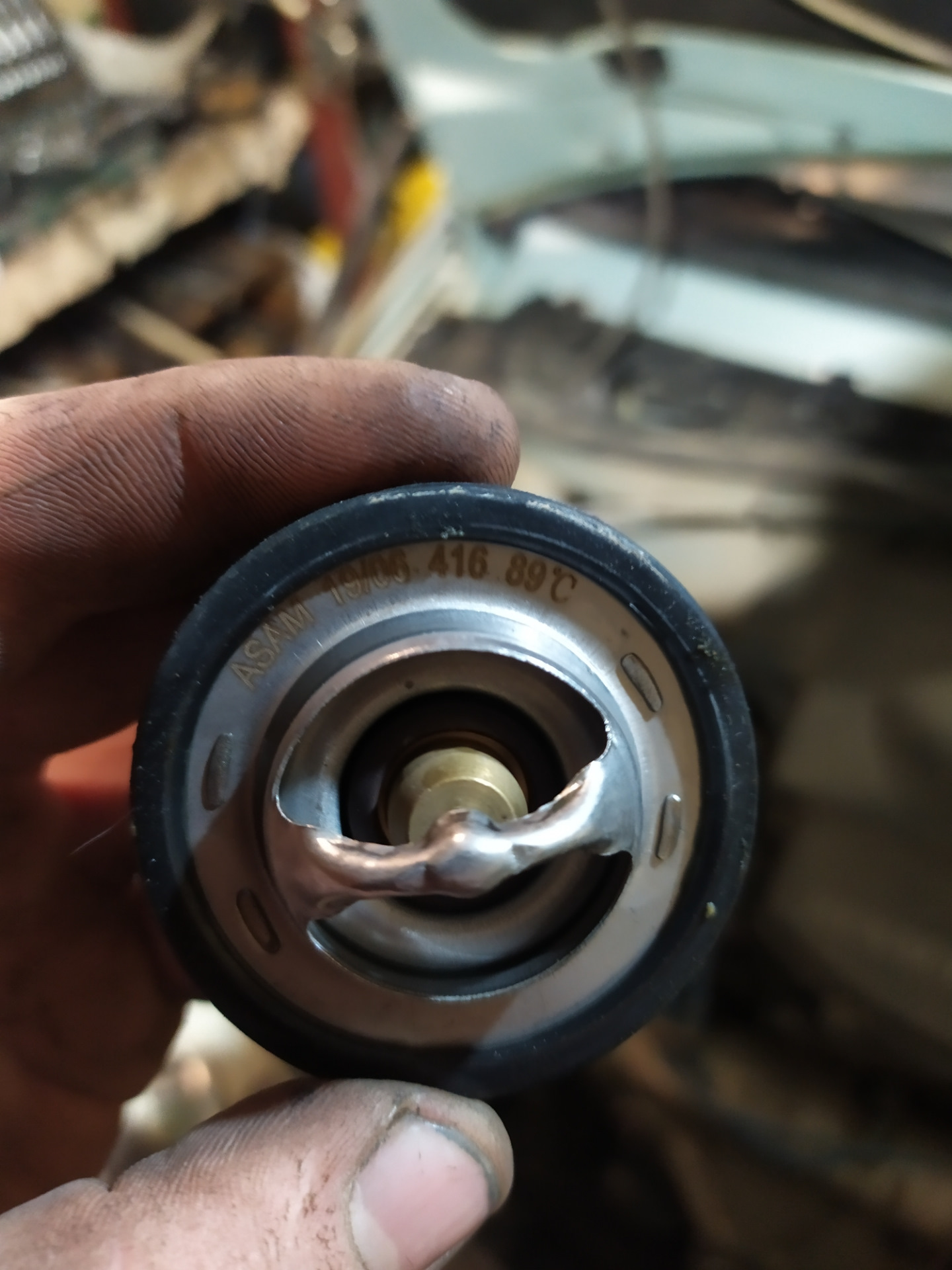 Термостат сдох) — Renault Logan (1G), 1,4 л, 2006 года | своими руками ...