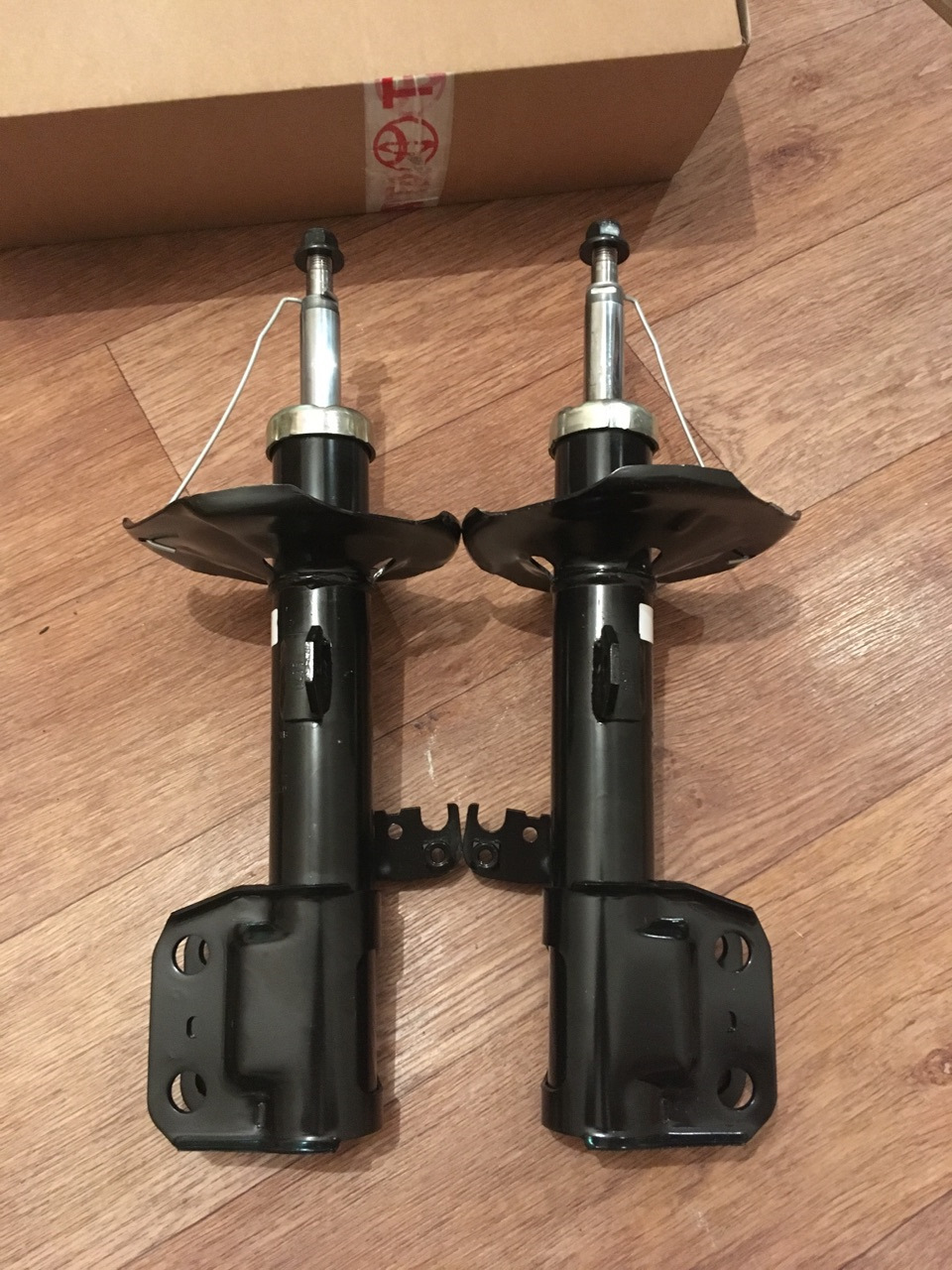 Амортизаторы передние оригинал TOYOTA 4851009B40, 4852009A70 — Toyota ...