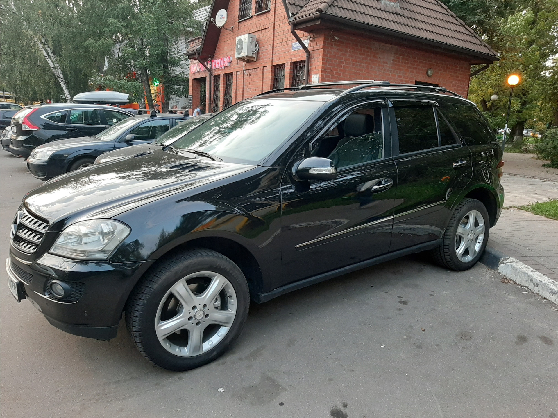 Курящим посвящается, дефлекторы — Mercedes-Benz M-Class (W164), 3 л ...