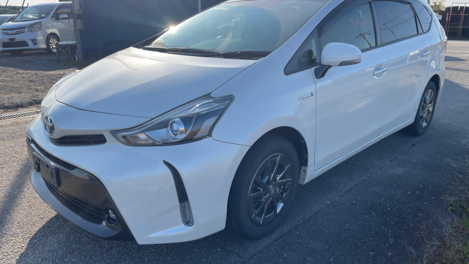Toyota Prius Alpha 1.8 гибридный (Plug-in) 2017 | на DRIVE2
