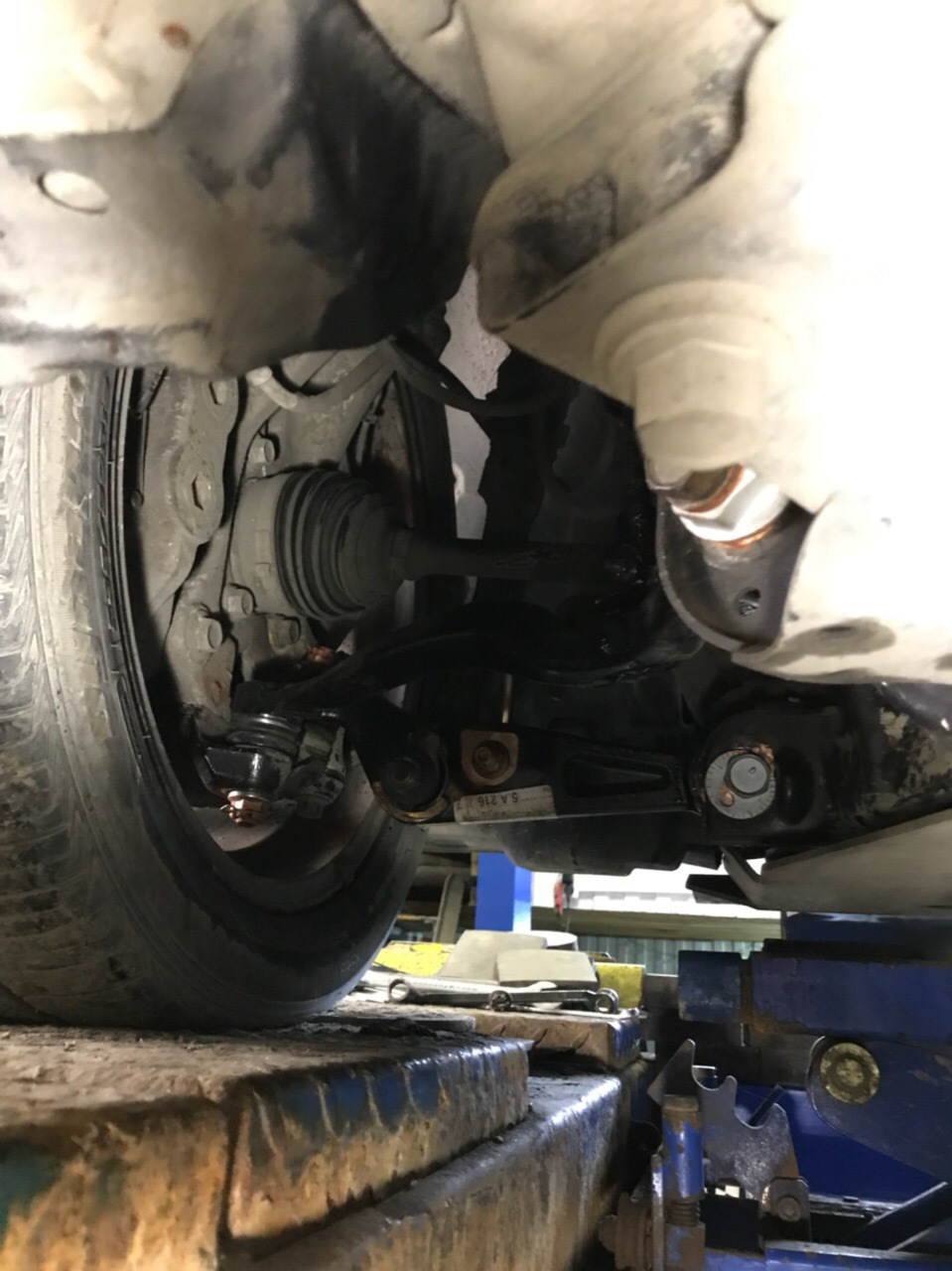 Замена передней ходовки — Lexus LS (USF40/41), 4,6 л, 2011 года | визит ...