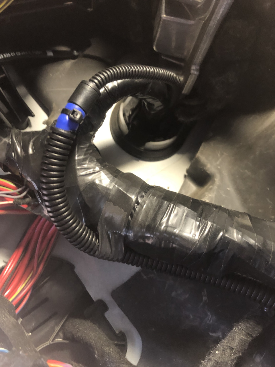 5J0955871B Соединение VAG | Запчасти на DRIVE2