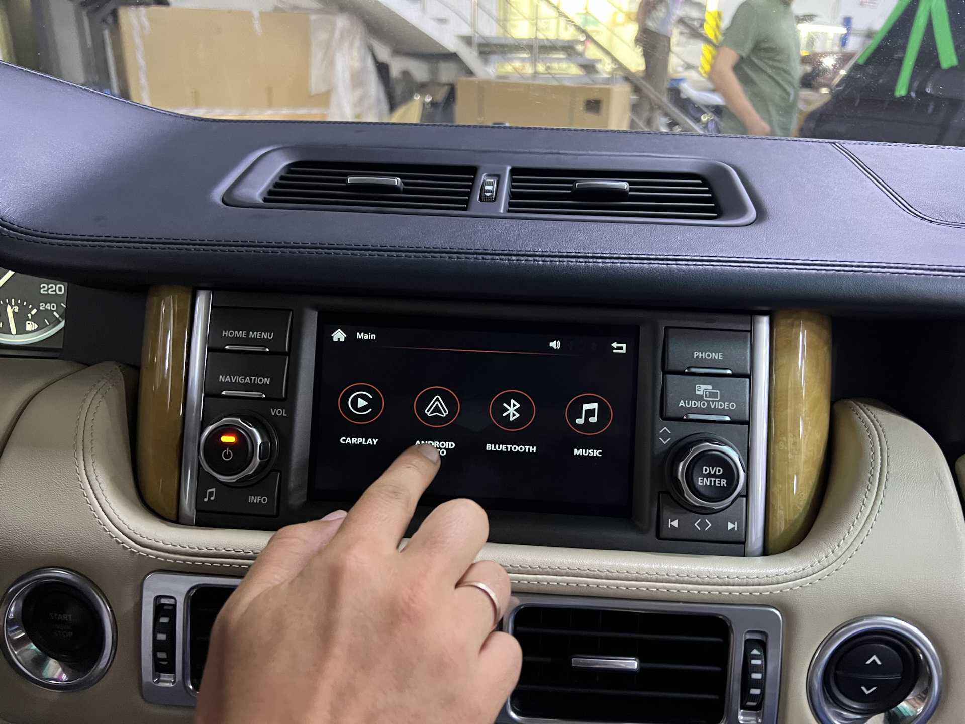 Range Rover L322 — Apple CarPlay на штатный монитор — BGTWorkshop на DRIVE2