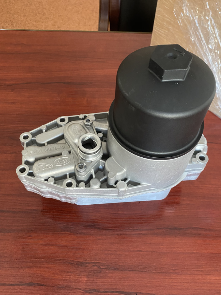 Корпус масляного фильтра в сборе с маслоохладителем на Land Rover Range ...