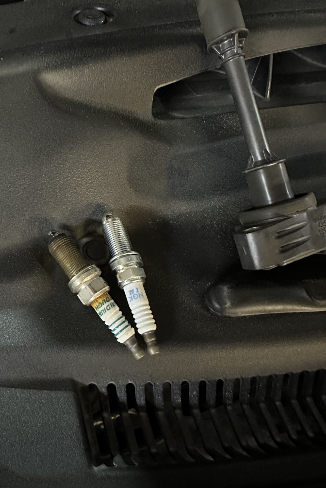 12.Замена свечей зажигания — Lexus IS III, 2 л, 2015 года | расходники ...