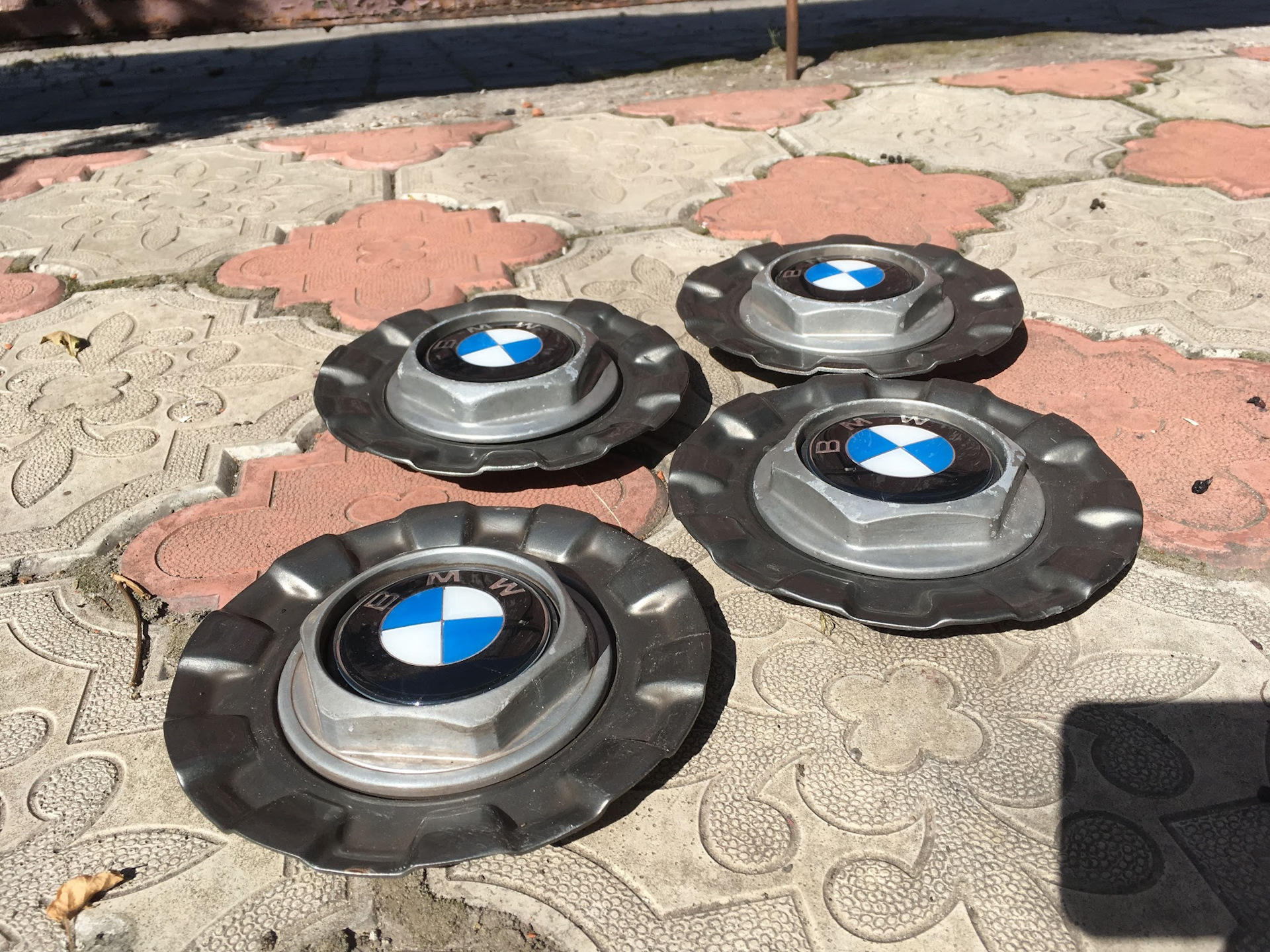 Замена уплотнителей, перезавес бампера и множество других мелких работ ...