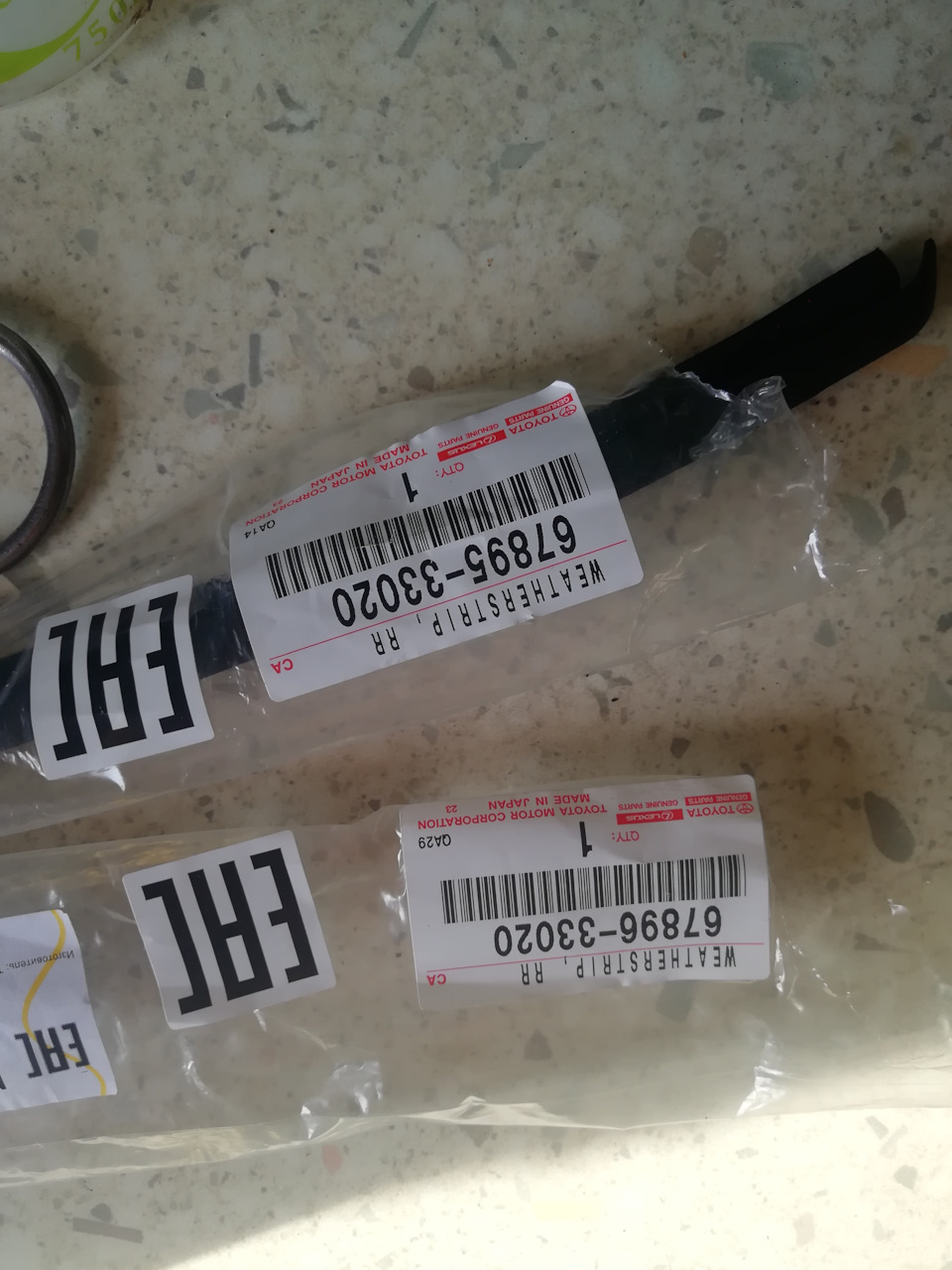 6789533020 РЕЗИНКА ПРАВ. ДВЕРИ TOYOTA LEXUS | Запчасти на DRIVE2