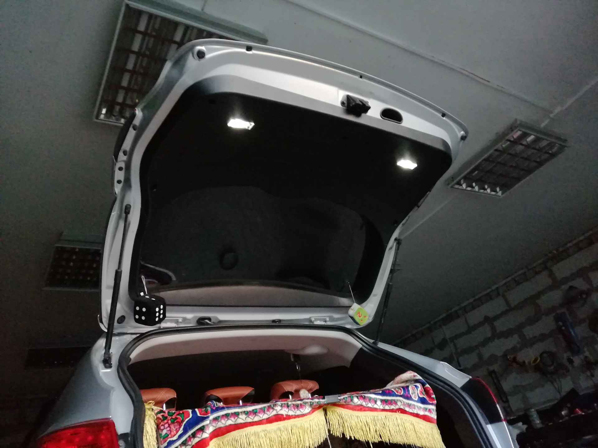 Подсветка багажника. — Hyundai ix35, 2 л, 2013 года | своими руками ...