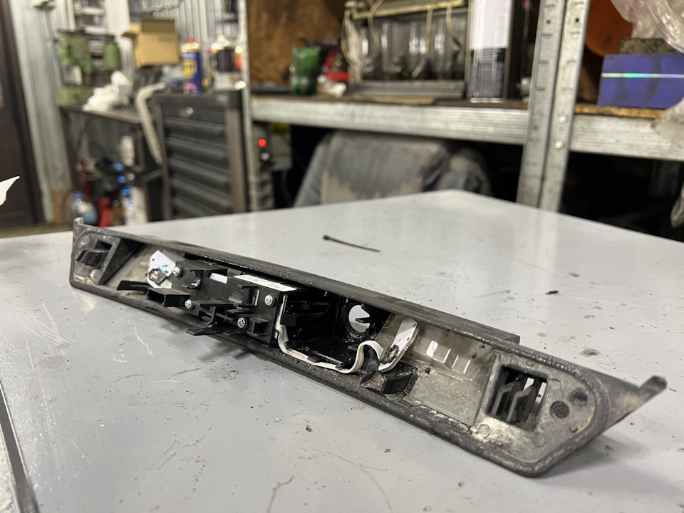 Подсветка номера | Замена — Audi TT (3G), 2 л, 2017 года | поломка | DRIVE2