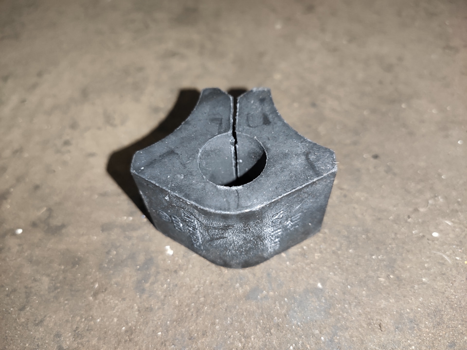 871511423 Втулка стабилизатора VAG | Запчасти на DRIVE2