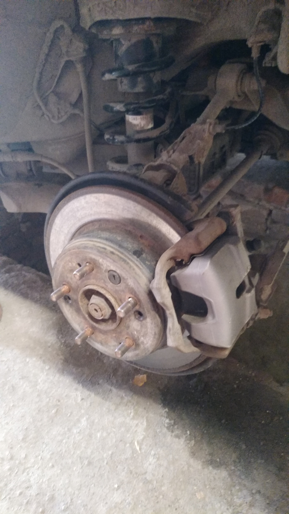 Ремонт задних тормозных суппортов — Honda Stream, 1,8 л, 2007 года ...