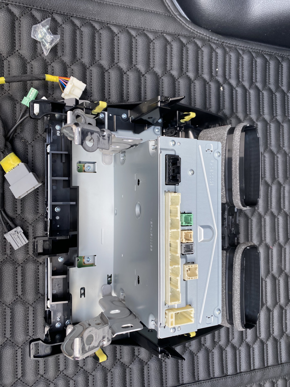 Штатная навигация Harman — Toyota Land Cruiser Prado 150-series, 4 л ...