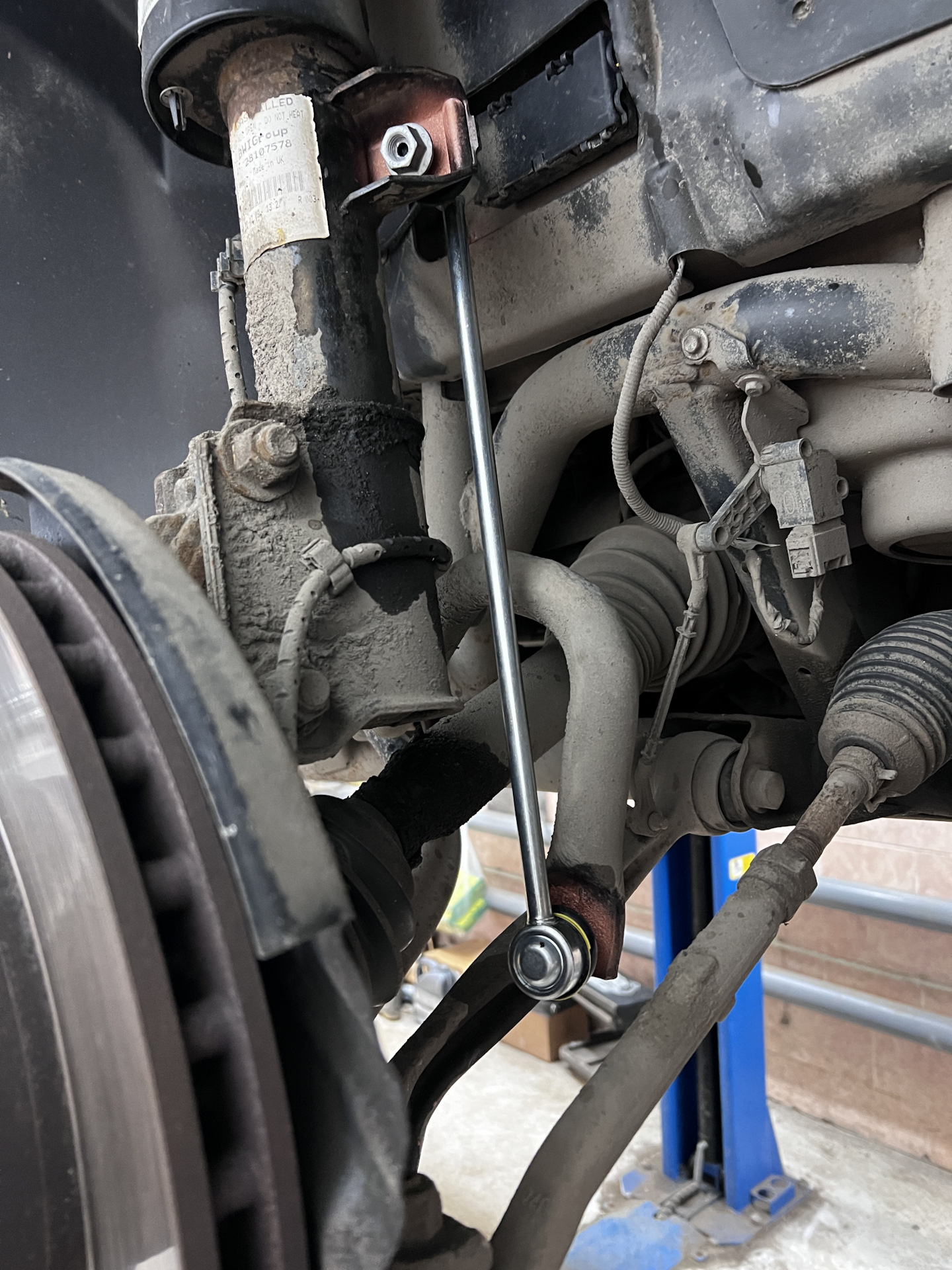 Замена стойки переднего стабилизатора — Land Rover Range Rover (3G), 3 ...