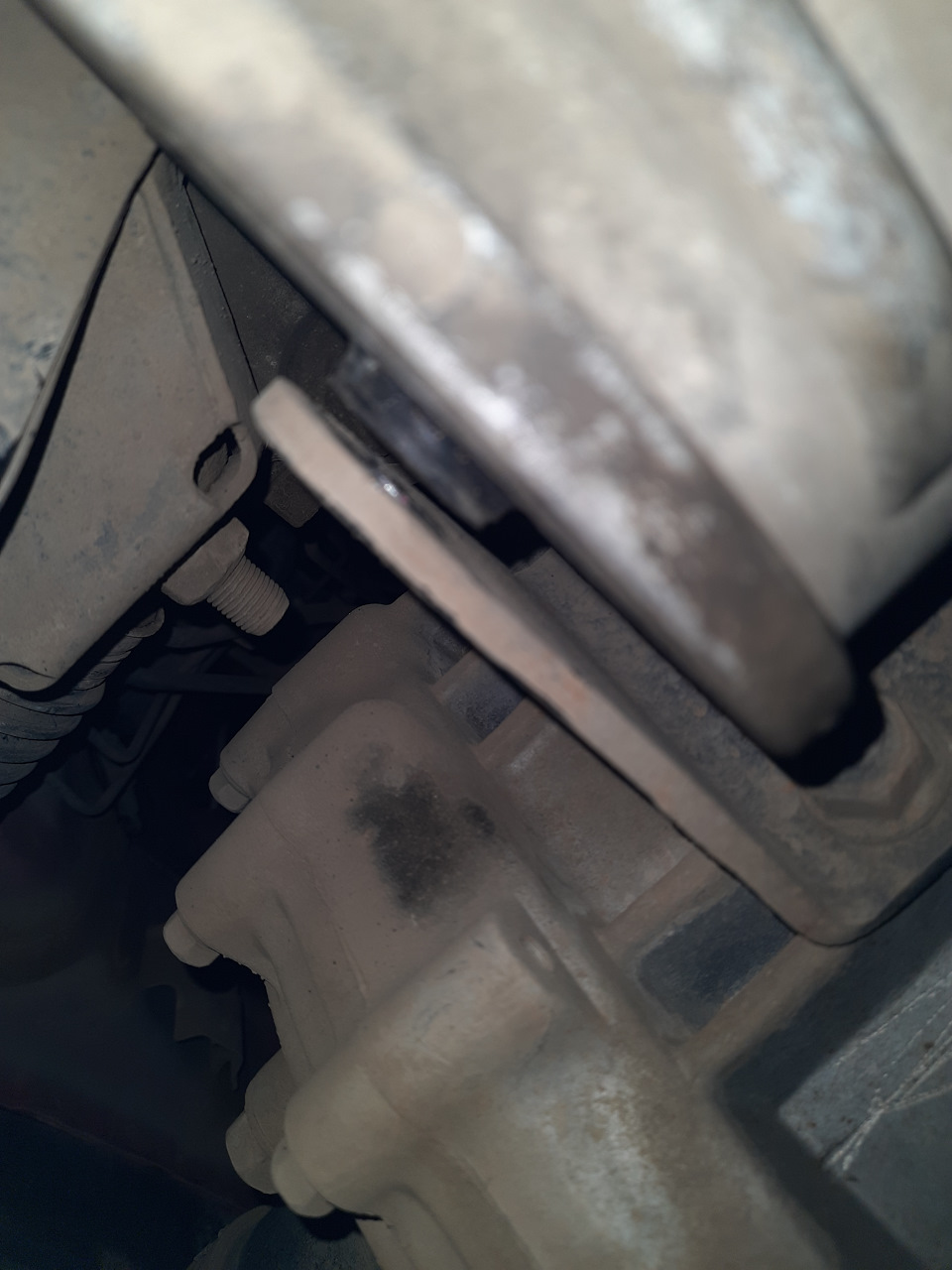 Замена задней опоры двигателя. — SsangYong Actyon (2G), 2 л, 2012 года ...