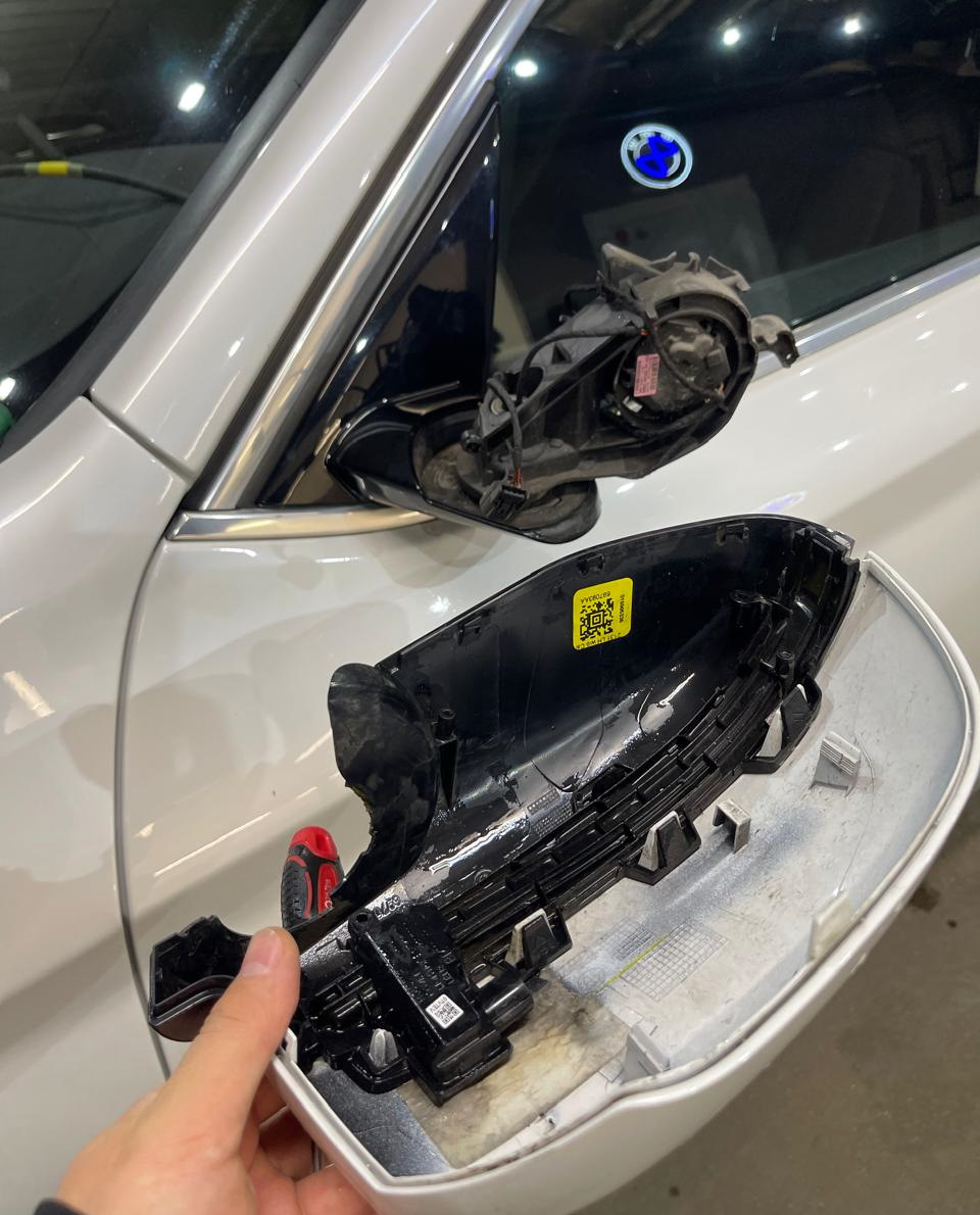 Замена поворотника в зеркале и дворников в круг — BMW X3 (G01), 3 л ...