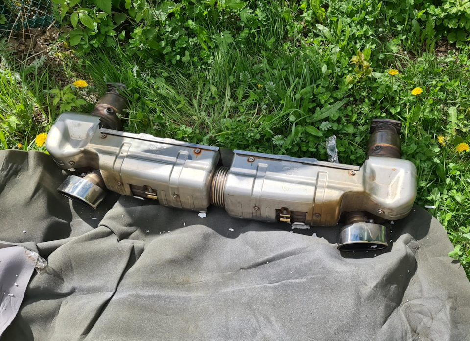 3. Оригинальный глушитель с катализаторами — Porsche 911 (996), 3,6 л ...