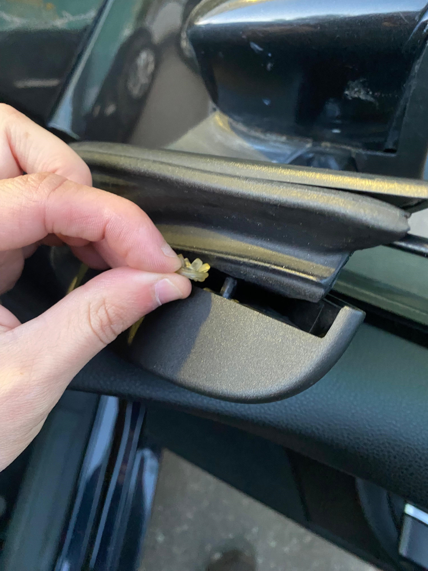 Клипсы обшивки дверей help (не актуально) — Volkswagen Passat CC, 1,8 л ...