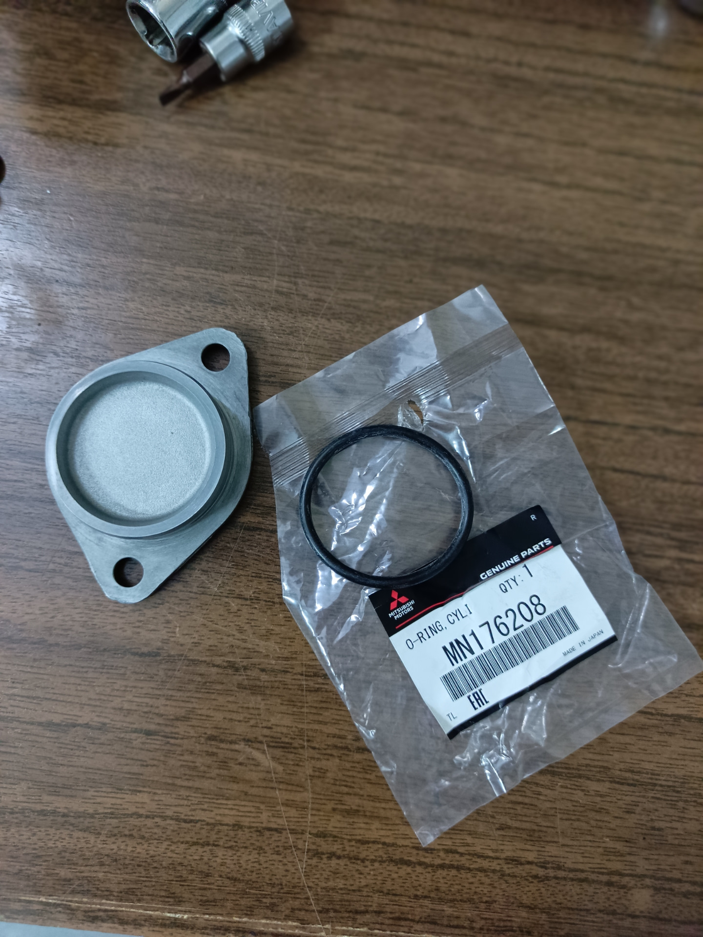 Заглушки распредвалов 6G72 — Mitsubishi Delica (L400), 3 л, 2002 года ...