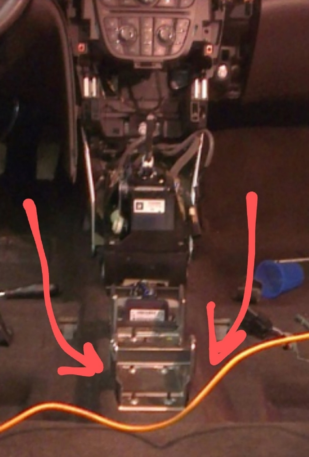 Кронштейн подлокотника под электроручник — Opel Astra J GTC, 1,4 л ...