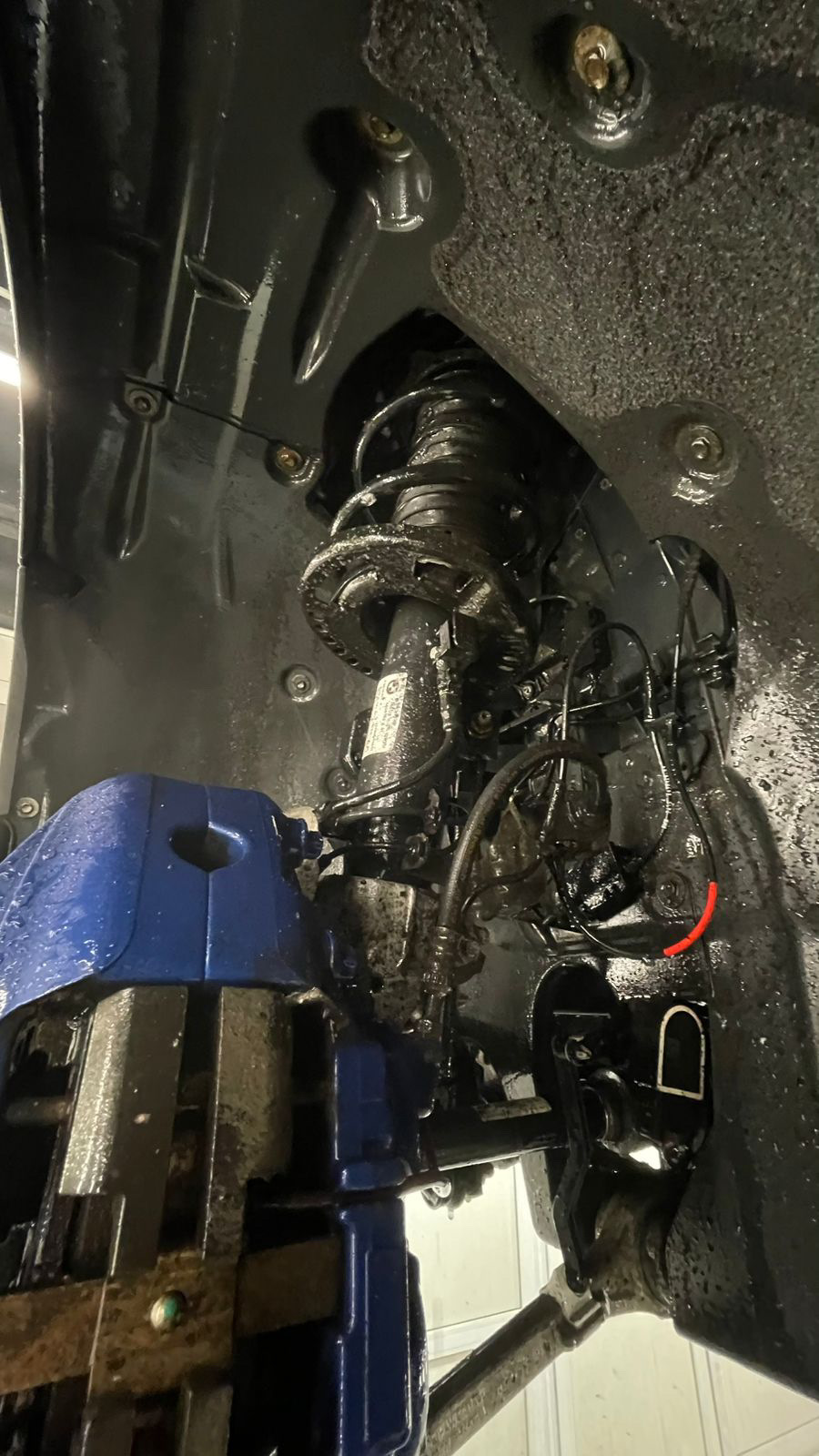 Замена тормозной жидкости и передних тормозных колодок — BMW 3 series ...