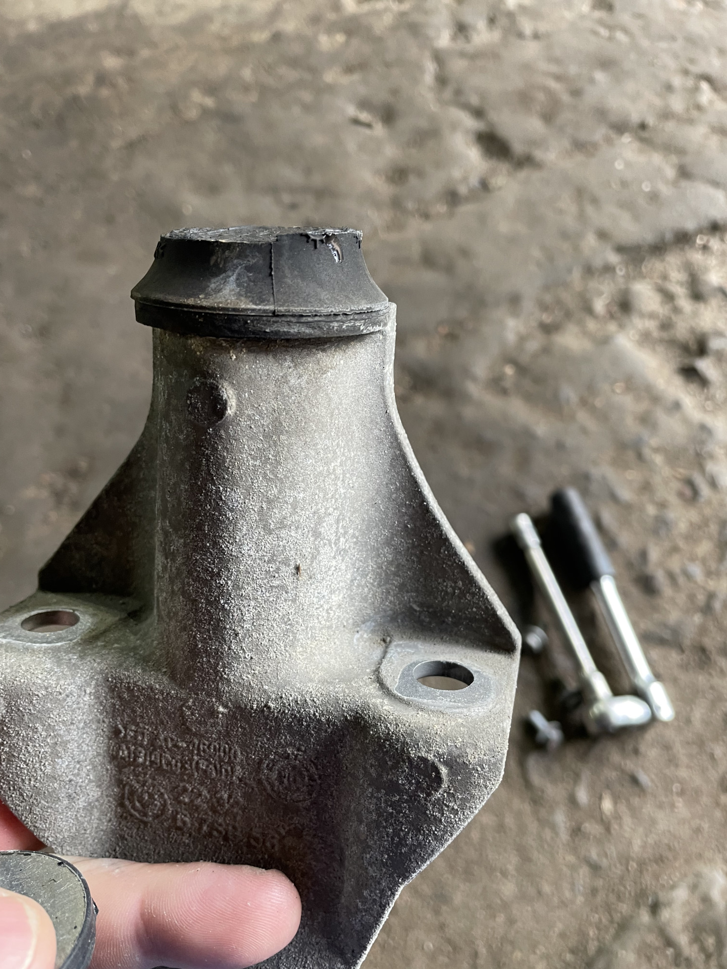 Замена опор двигателя и опоры АКПП — BMW 5 series (F10), 3 л, 2011 года ...