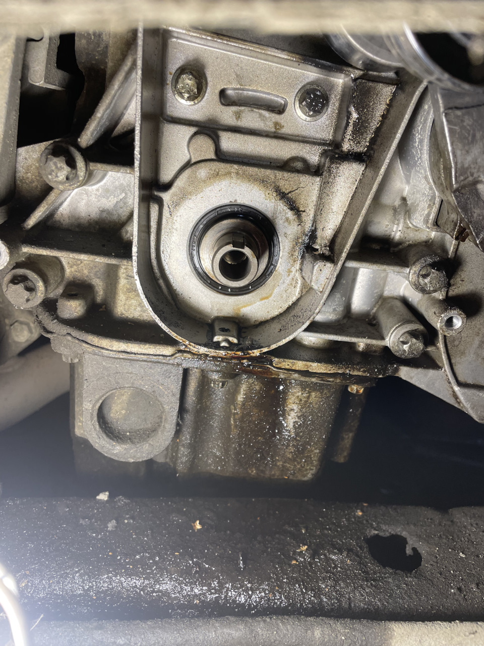Замена сальника коленвала переднего — Opel Insignia (1G), 1,6 л, 2011 ...