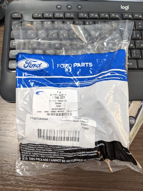 FT4Z13A004A Кронштейн пластиковый Ford | Запчасти на DRIVE2