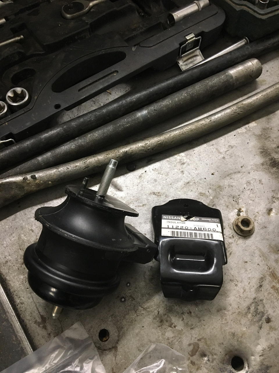 11220AM600 ПОДУШКА ДВИГАТЕЛЯ (ГИДРАВЛИЧЕСКАЯ). NISSAN INFINITI ...
