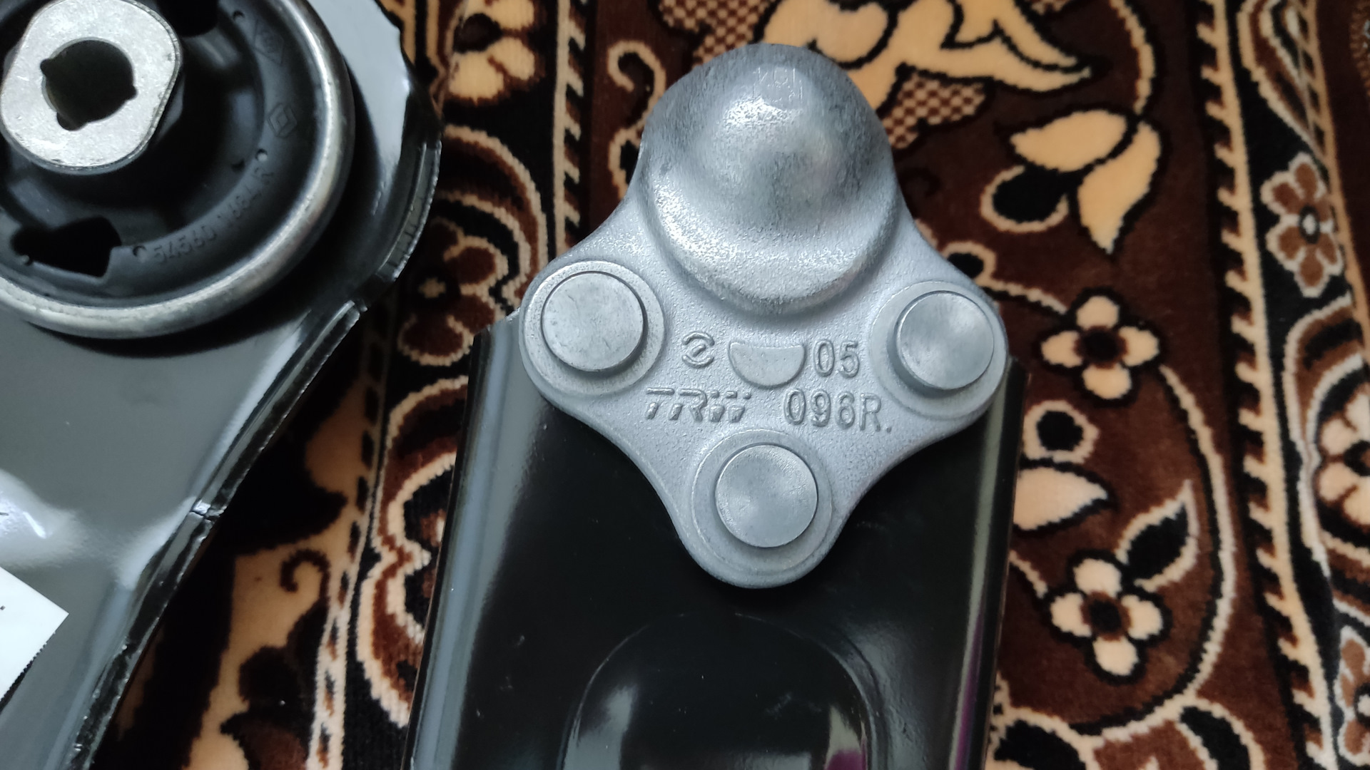 Замена передних рычагов — Renault Scenic III, 2 л, 2012 года | своими ...