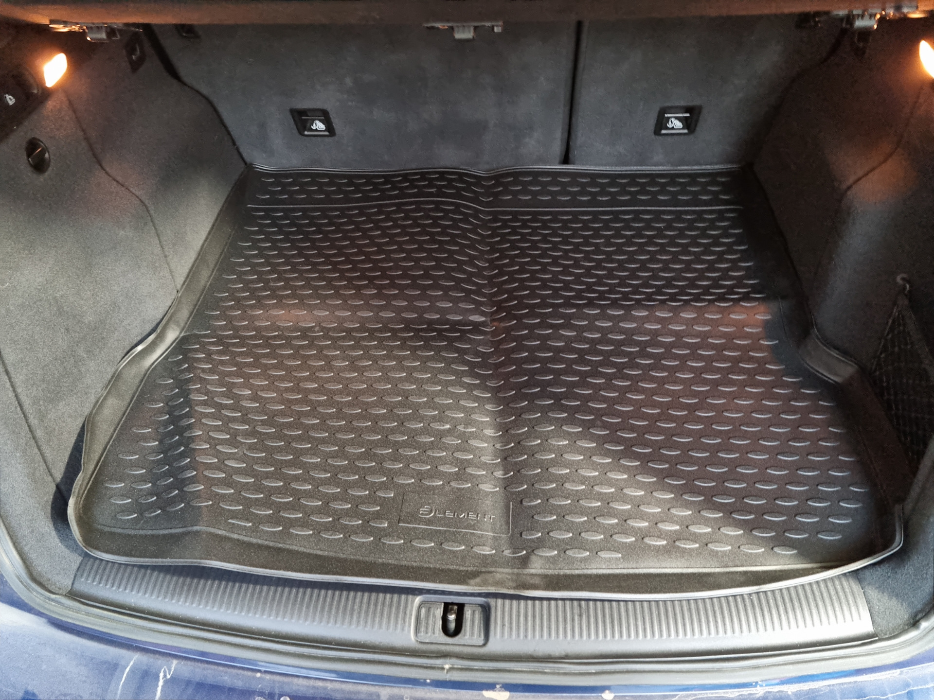 Коврик в багажник — Audi Q5 (1G), 2 л., 2014 года | другое | DRIVE2