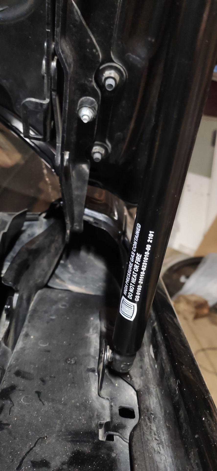 Газовый упор капота, он же амортизатор он же C2D3661. — Jaguar XJ Mark ...