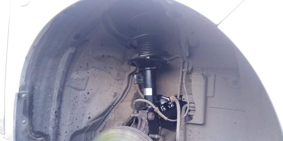 Замена передних амортизаторов на Sensen — Nissan Tiida (1G), 1,6 л ...