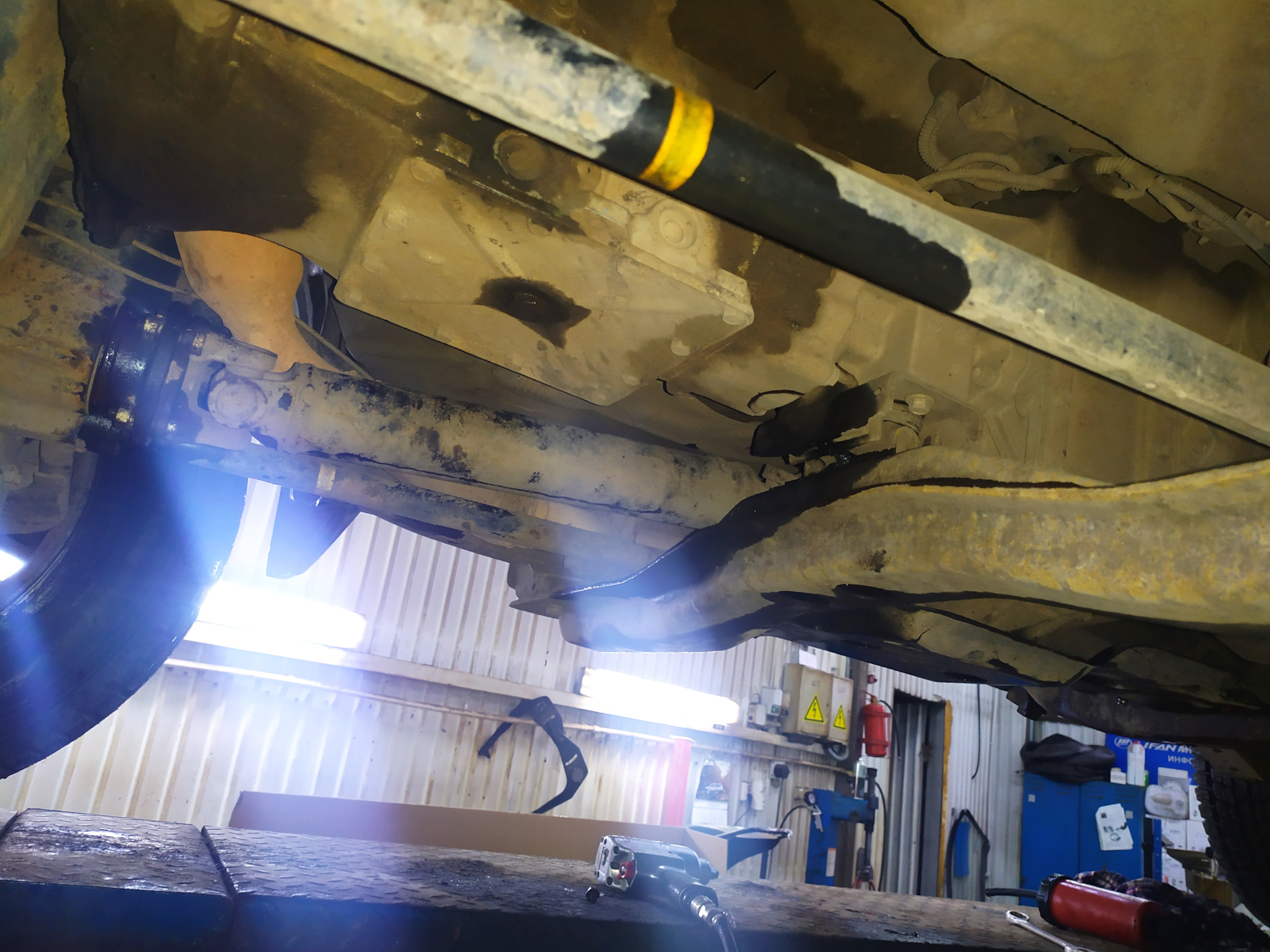 Замена сальника разд. кор. пер и масло ГУР — Great Wall Hover, 2,4 л ...