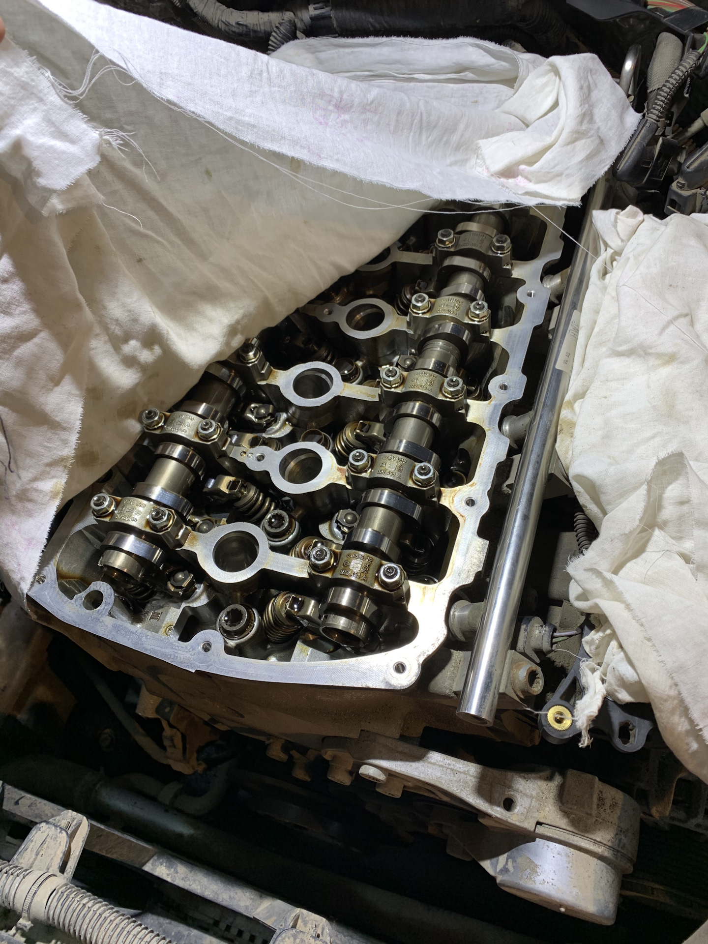 Замена прокладки клапанной крышки CMTA 3.6 — Volkswagen Touareg (2G), 3 ...