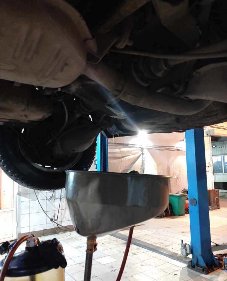 Появился стук при резком разгоне — устраняем, замена масла в ...