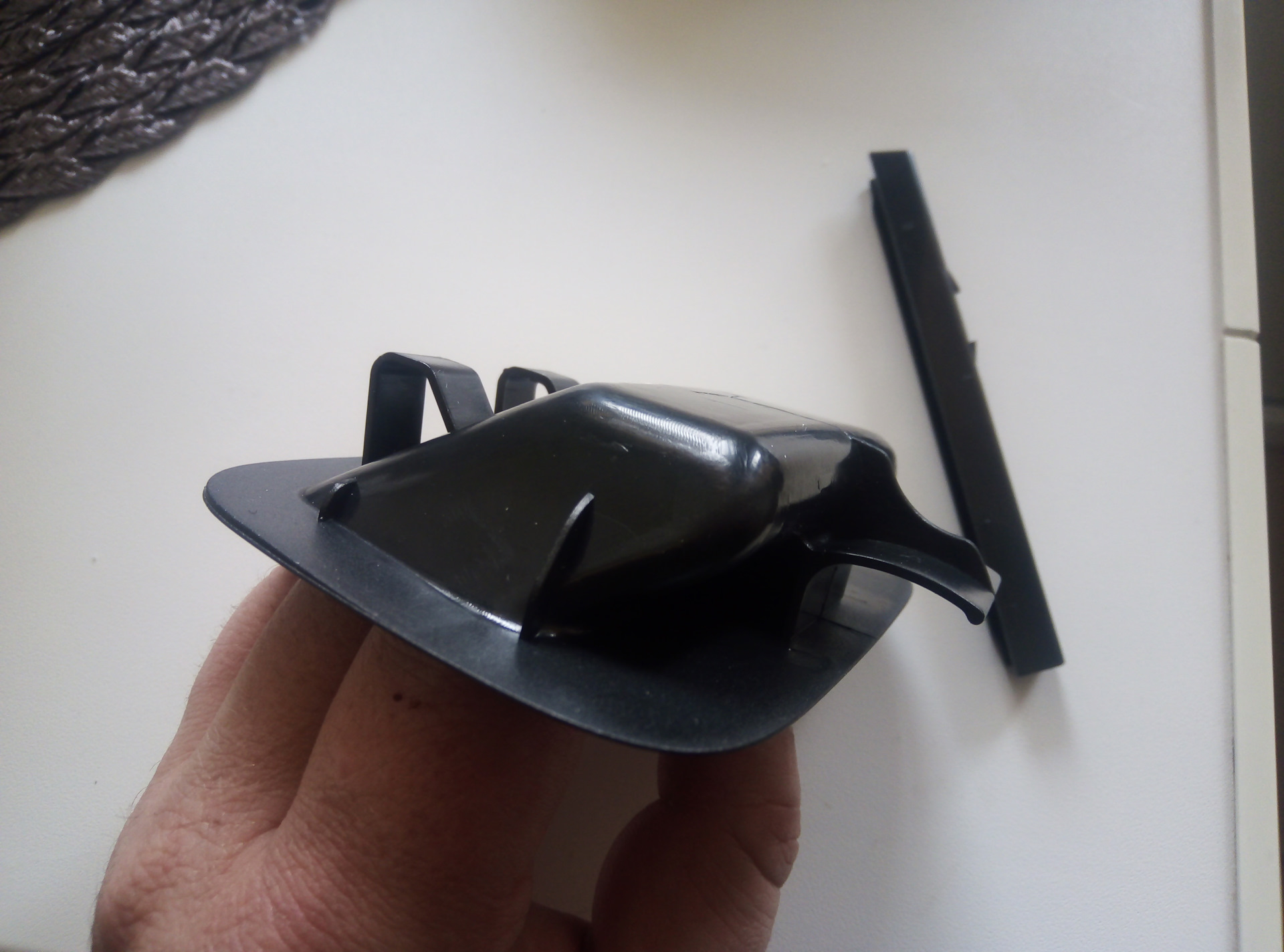 Ручка пола багажника 39813509 в Volkswagen Polo Liftback — Volkswagen ...