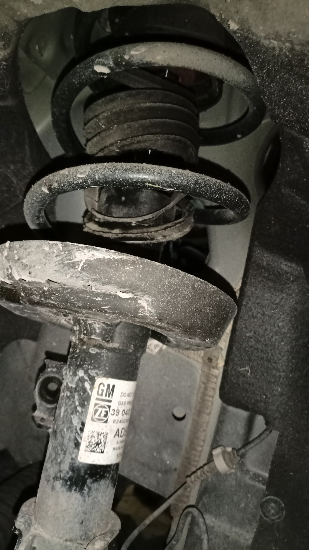 Замена пыльников амортизатора — Chevrolet Cruze (2G), 1,4 л, 2017 года ...