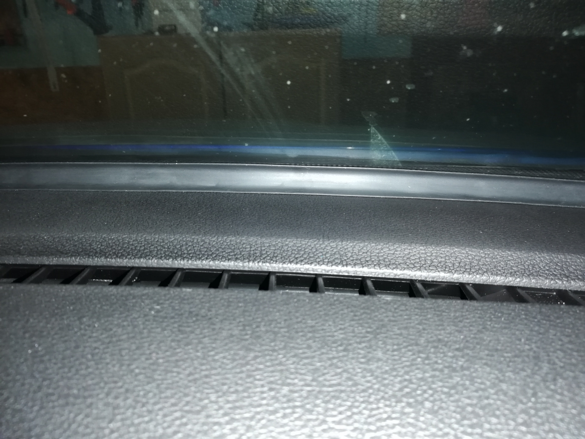 Уплотнитель между панелью и лобовым стеклом — Geely Coolray (1G), 1,5 л ...