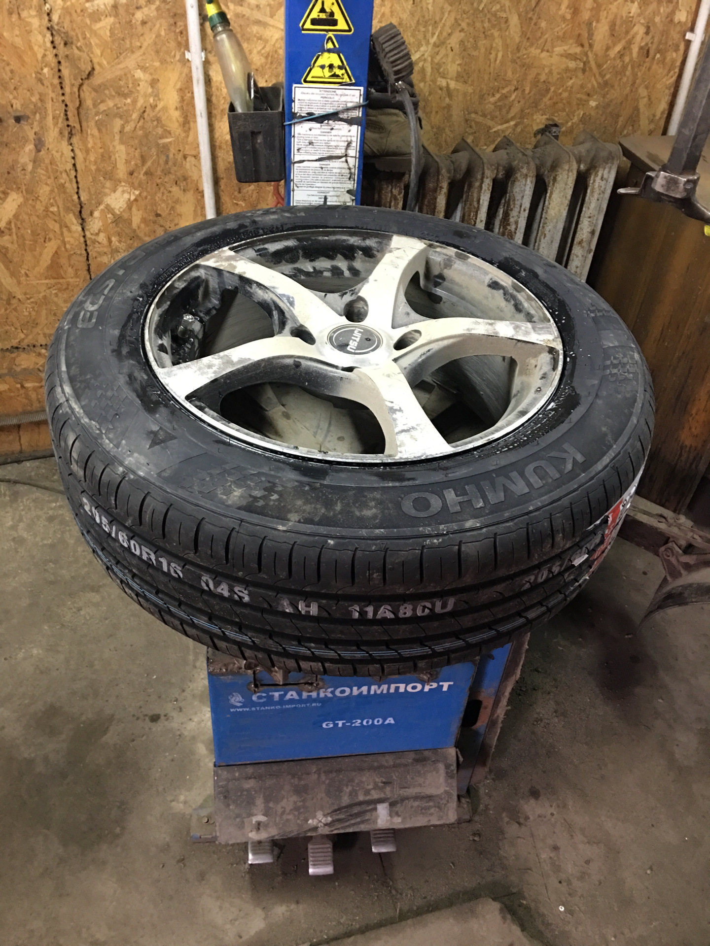 Kumho ECSTA HS51 205/60 R16 92H — Hyundai Sonata IV (EF), 2 л, 2006 ...