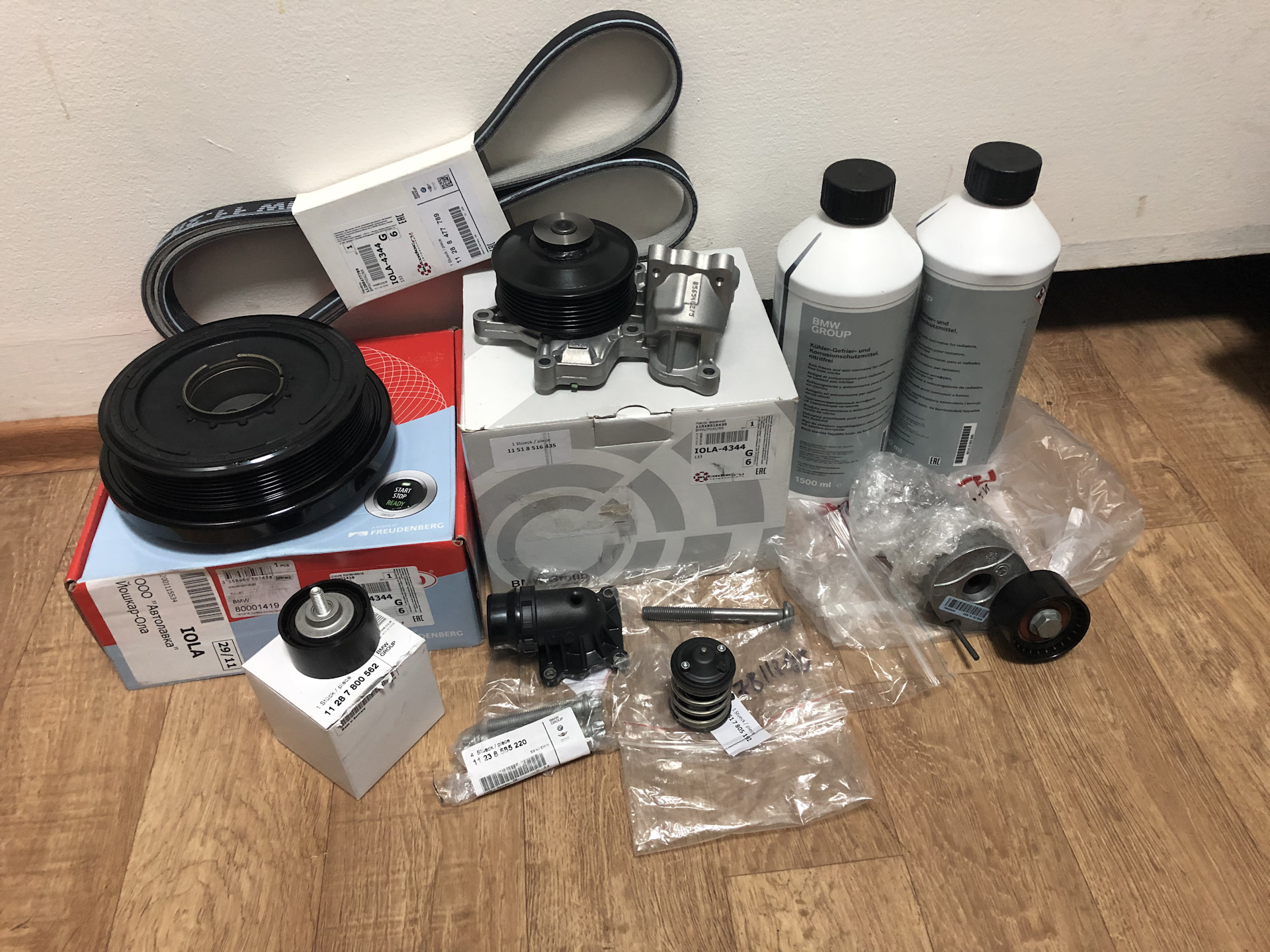 Замена помпы, термостата, шкива коленвала, роликов и ремня — BMW X5 ...