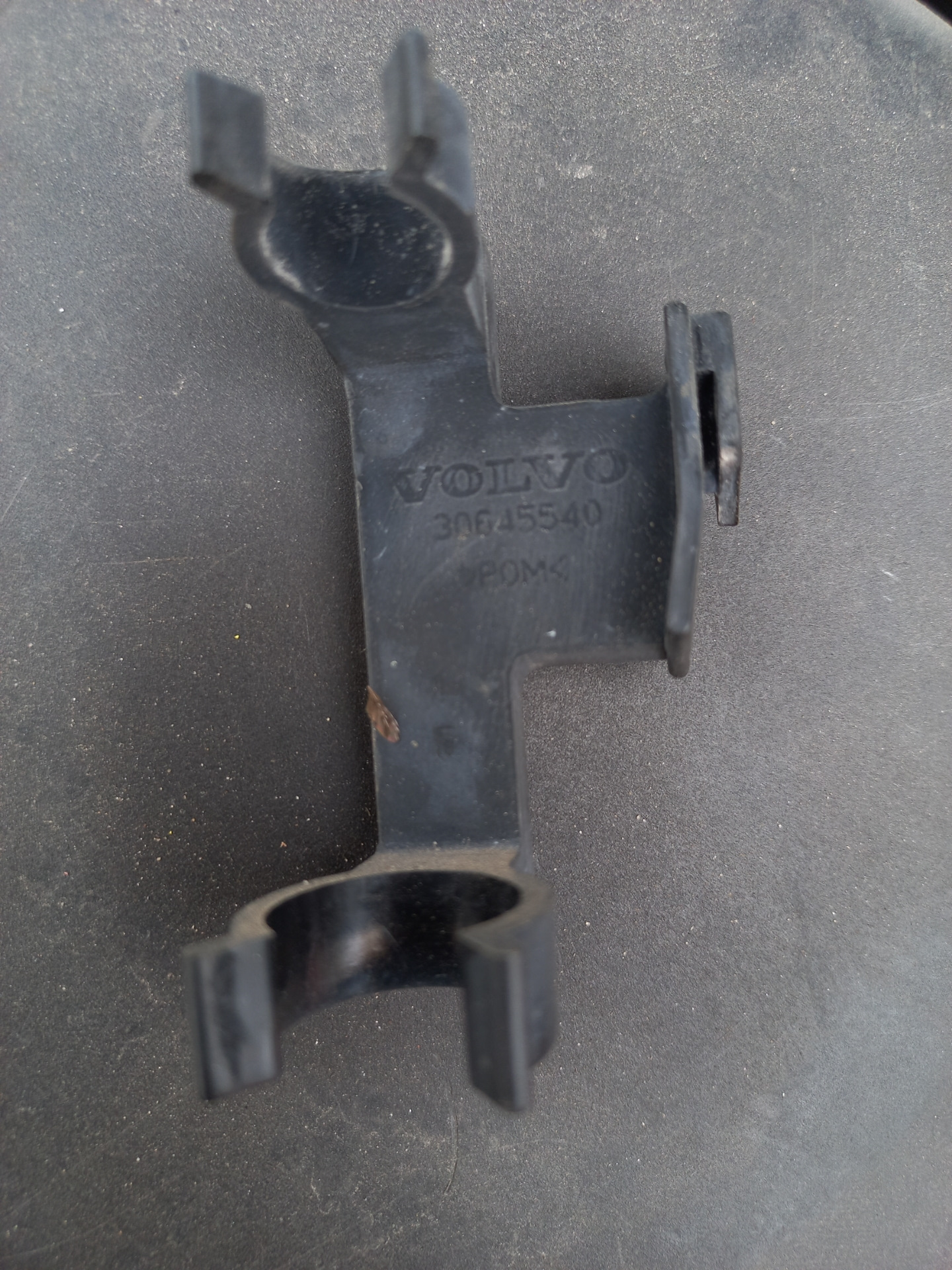 Замена клапана вакуумной системы 30645493 — Volvo S60 (1G), 2,4 л, 2002 ...