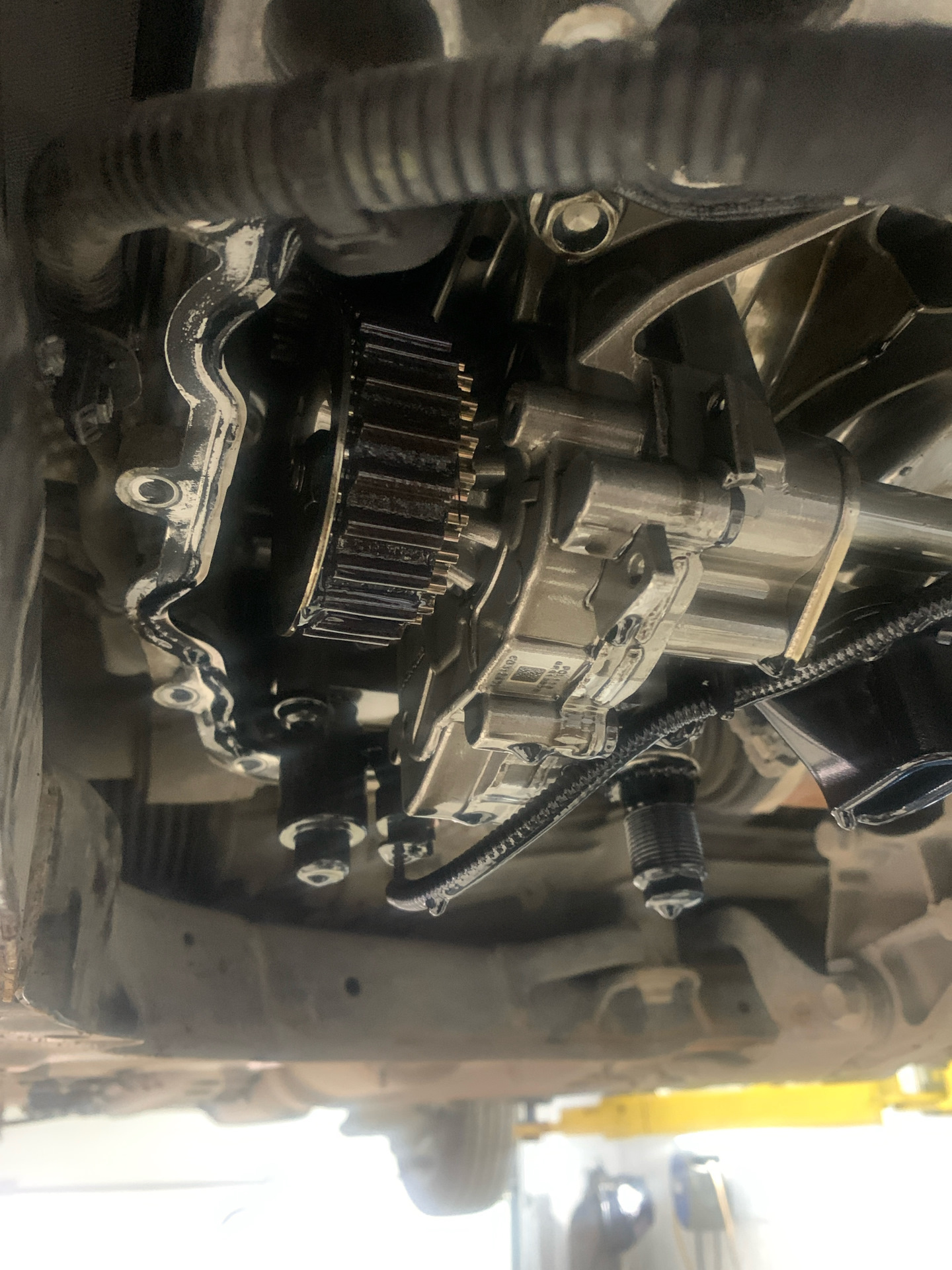 Проверка гайки масло насоса — Opel Astra K, 1,5 л, 2019 года | визит на ...