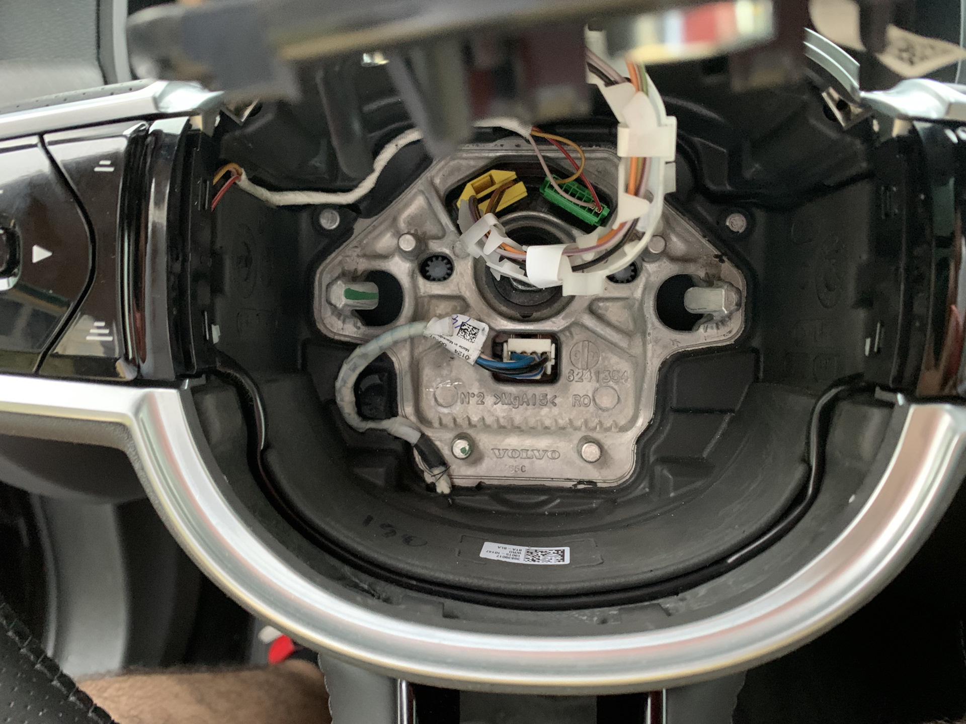 Замена кнопок на руле — Volvo V90 Cross Country, 2 л, 2019 года ...