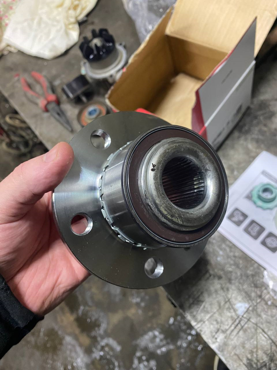 Замена ступичного подшипника, замена масла Ravenol 0-40 — Volkswagen ...