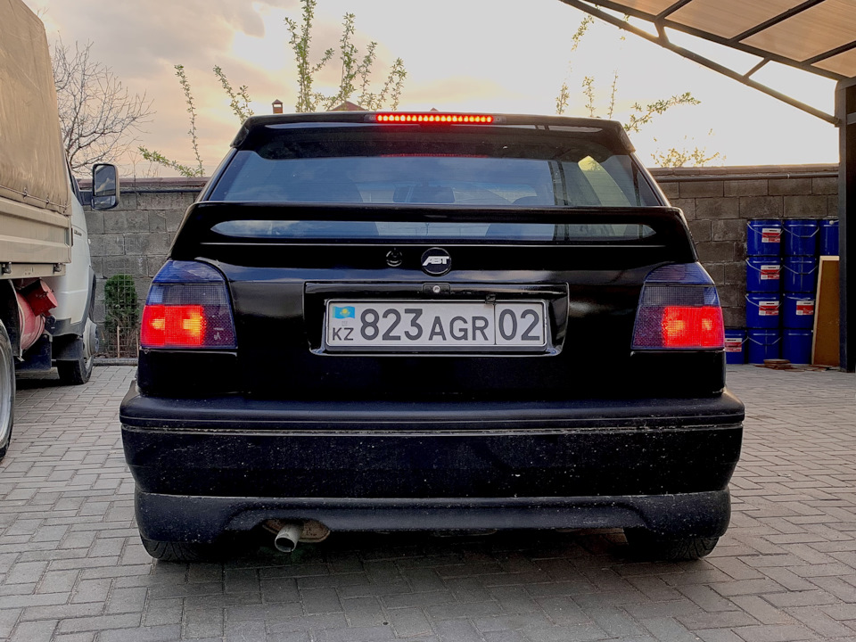 Спойлер hella blue и фонари hella magic color blue — Volkswagen Golf ...