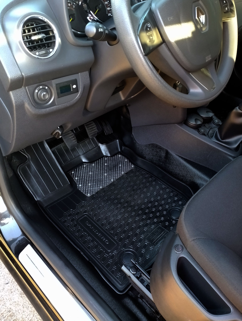 Не работают три положения вентилятора печки, мелкий ремонт… — Renault ...