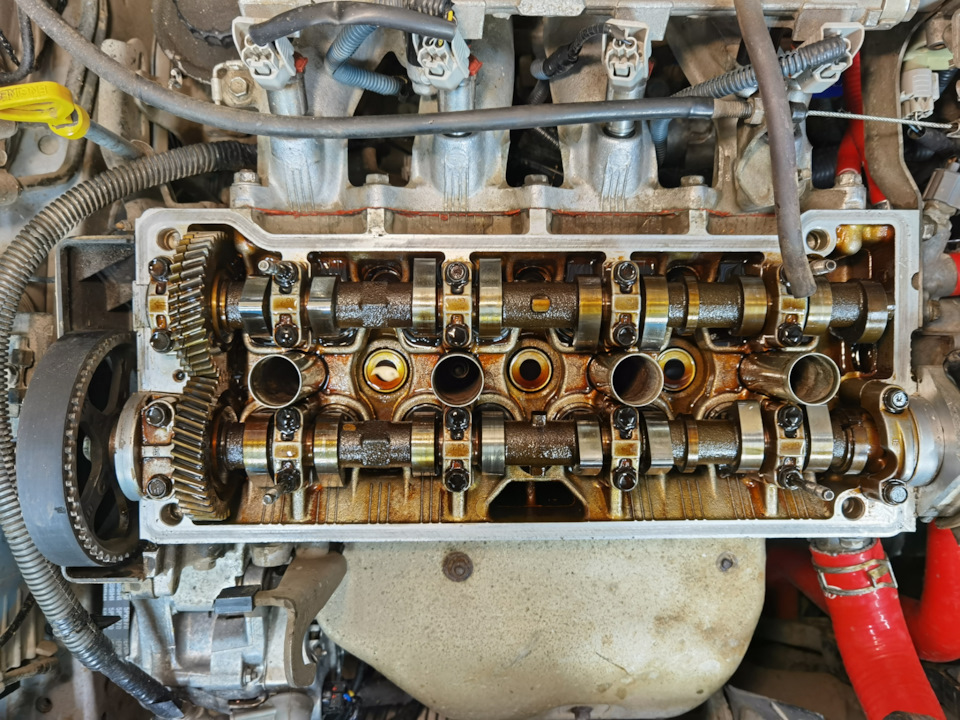 Замена сальников свечных колодцев — Toyota Sprinter Carib (AE110G), 1,8 ...